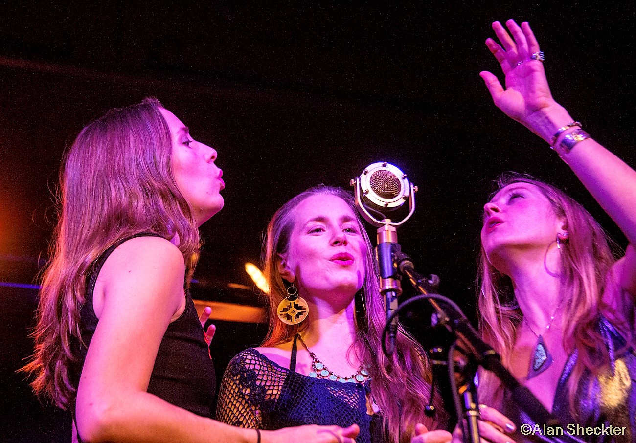 T Sisters – Sassy Sister Folk